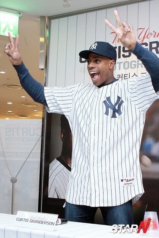 [NYY] 타임스퀘어 그랜더슨.jpg : MLBPARK