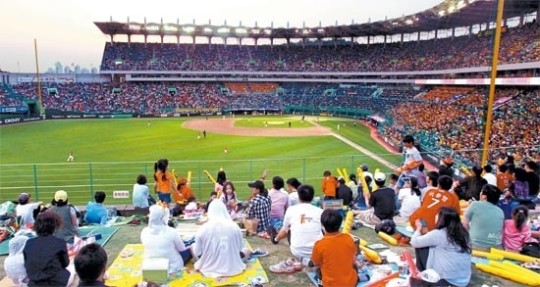 여보, 삼겹살 불판 챙겨요~ 야구장 가서 굽게 : MLBPARK