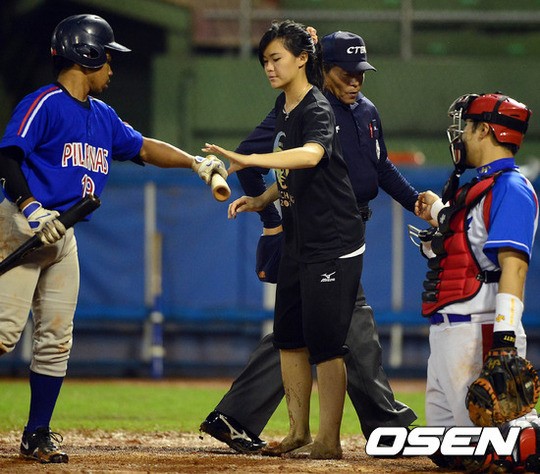 대만 배트걸jpg : MLBPARK