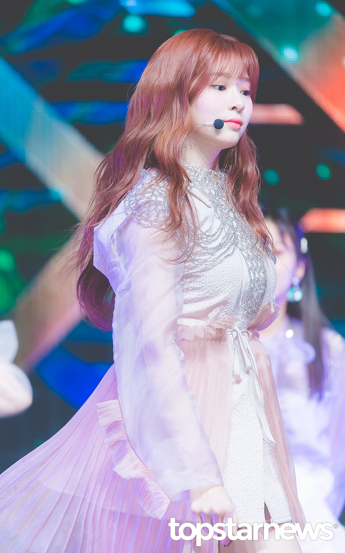 190401 ‘HEART*IZ’ Comeback Showcase #heartiz #하트아이즈 #아이즈원 #izone #minju ...