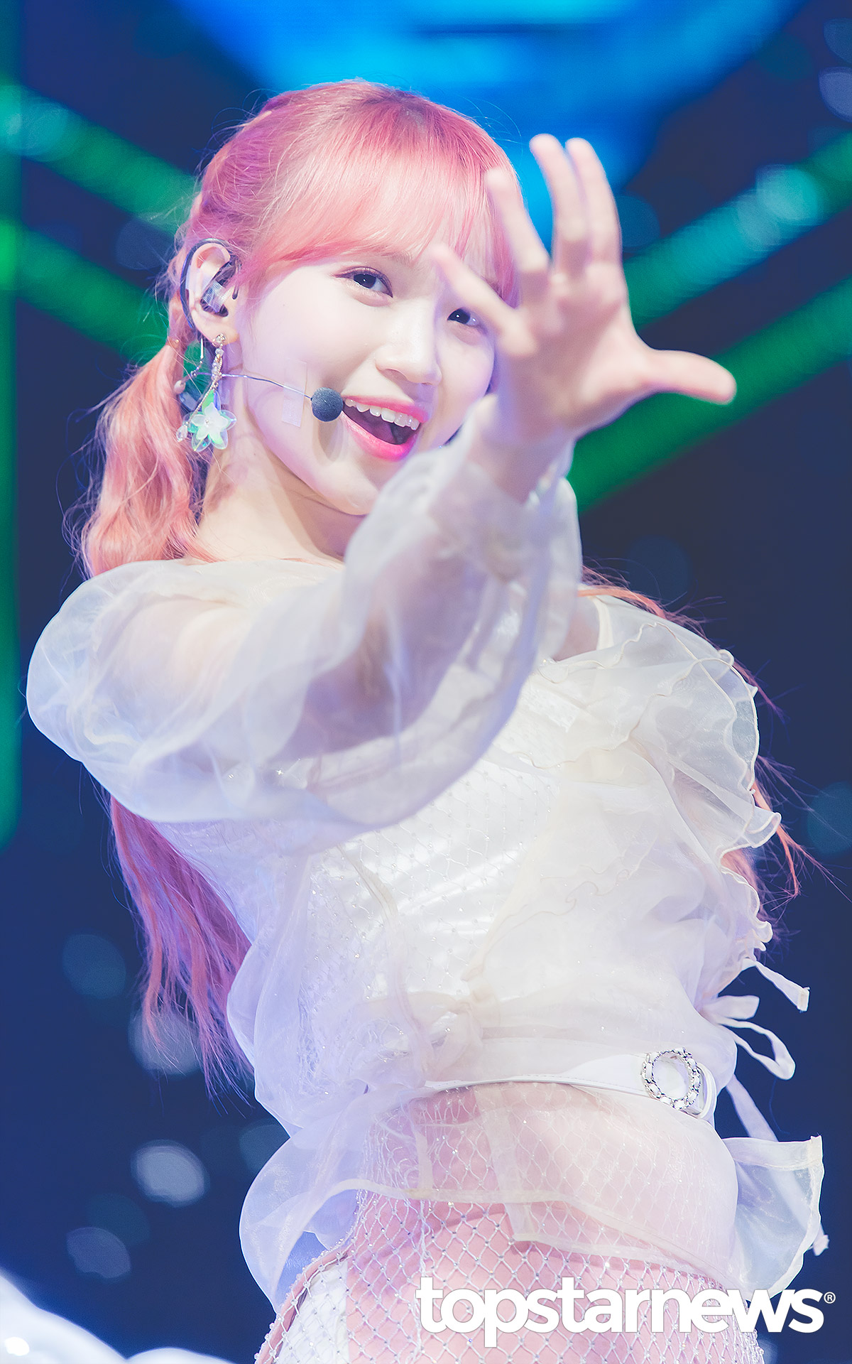 190401 ‘HEART*IZ’ Comeback Showcase #heartiz #하트아이즈 #아이즈원 #izone # ...